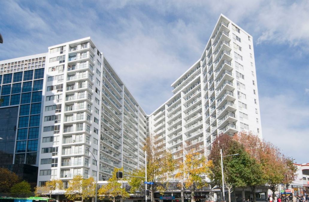 Sales were few and far between at this week's main Auckland apartment ...