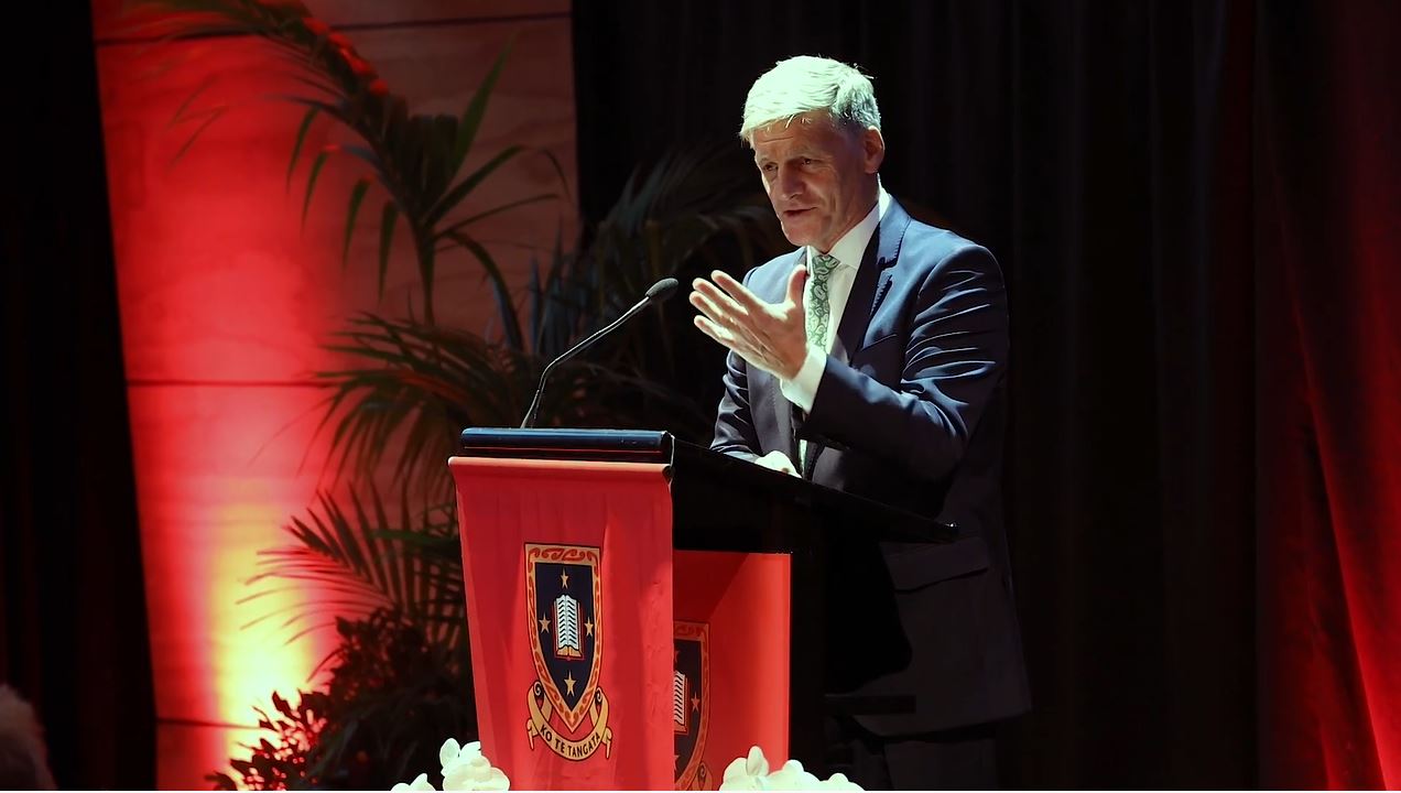 Bill English worries central banks are over-doing it | interest.co.nz